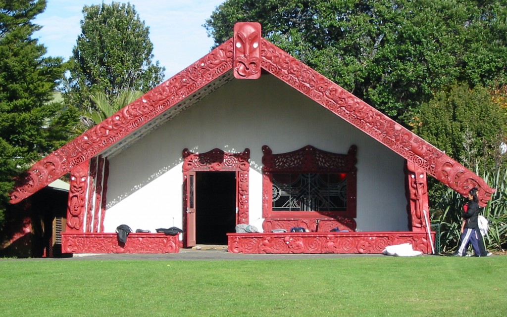 Die faszinierende Whakairo Schnitzerei der Maori Neuseelands